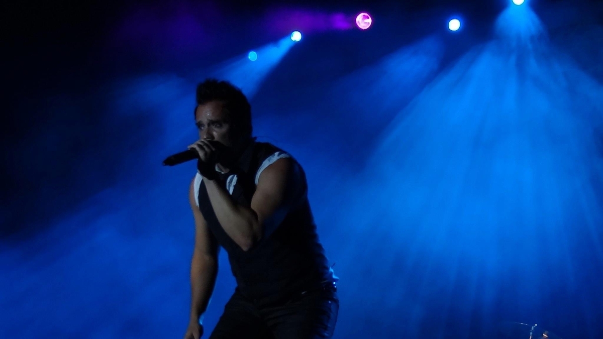 Royal Tailor Lead Singer