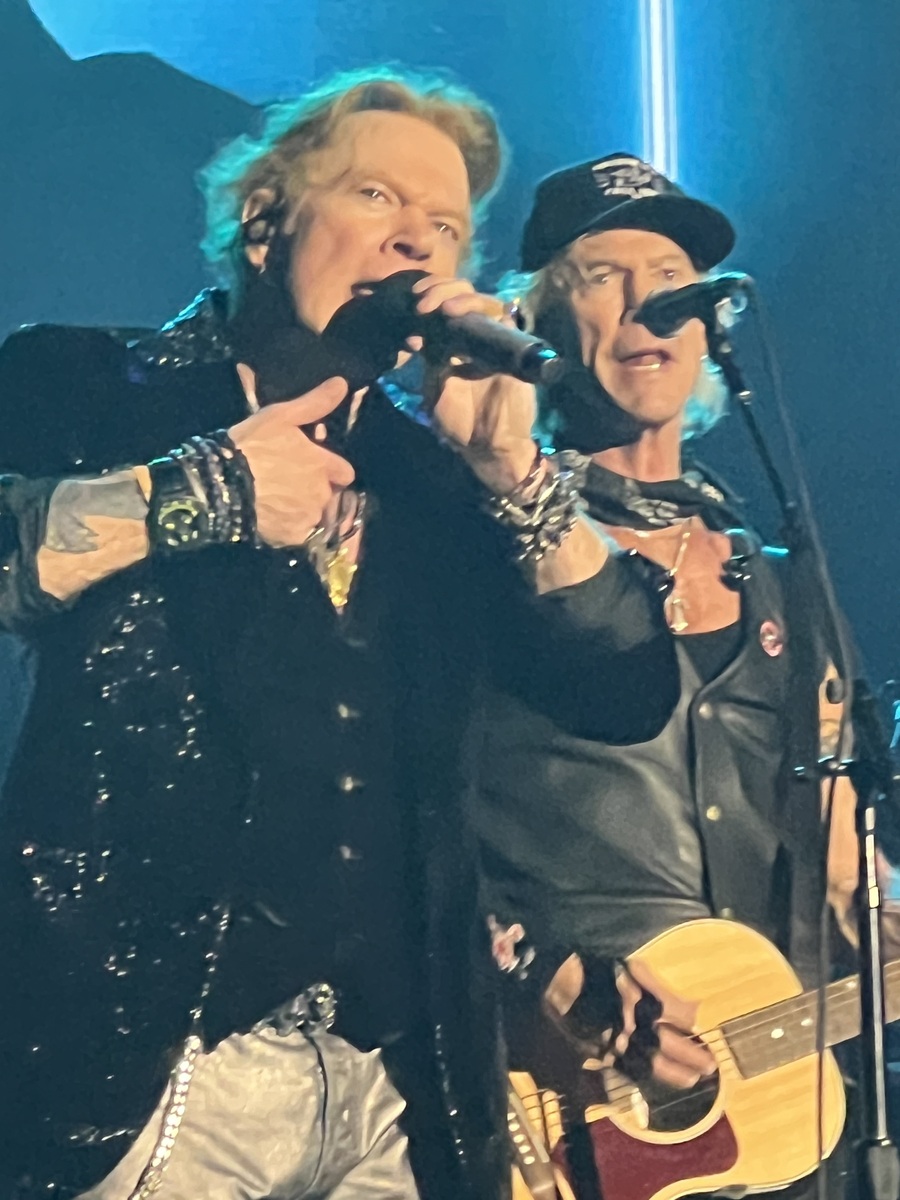 Sep 23, 2023: Guns N' Roses / Alice In Chains at Kauffman Stadium ...