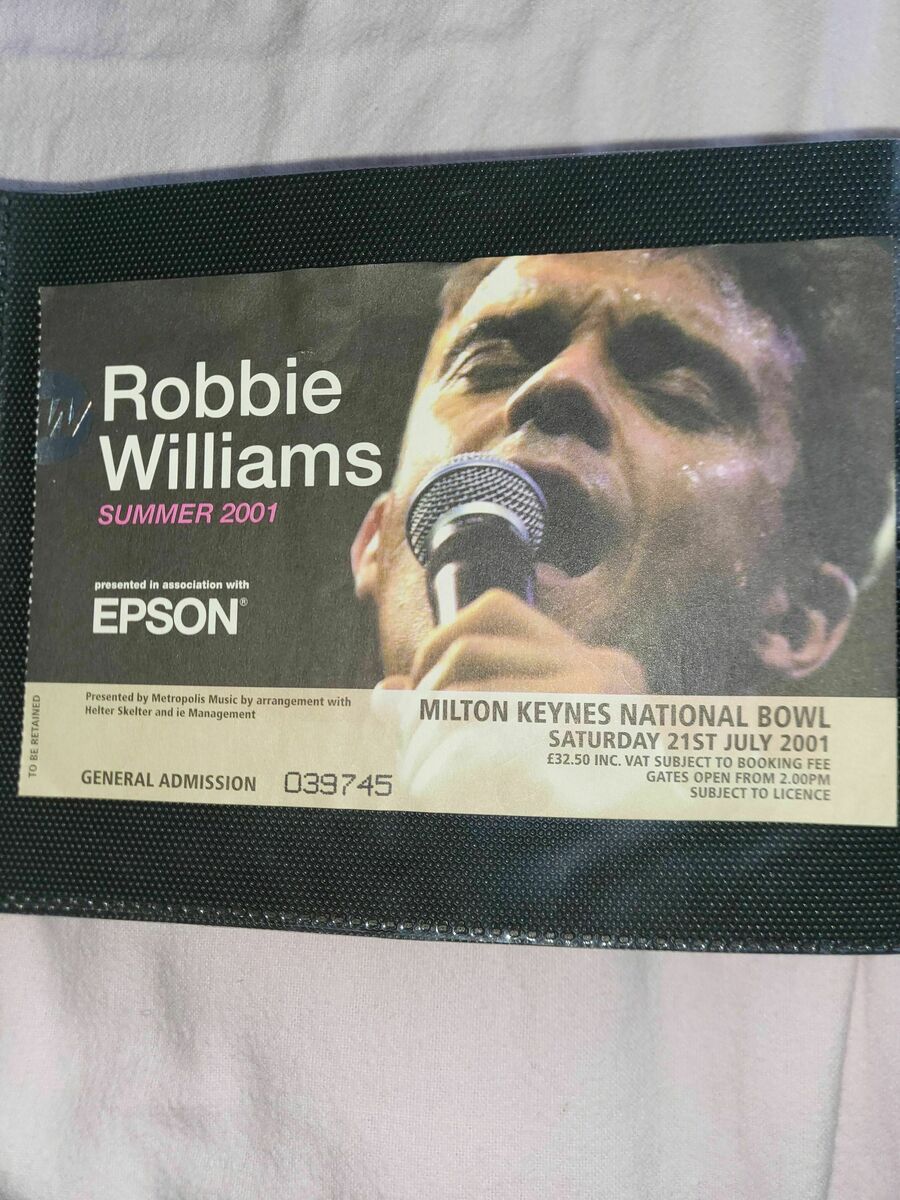 Jul 21, 2001: Robbie Williams / Toploader / ABC at National Bowl Milton ...