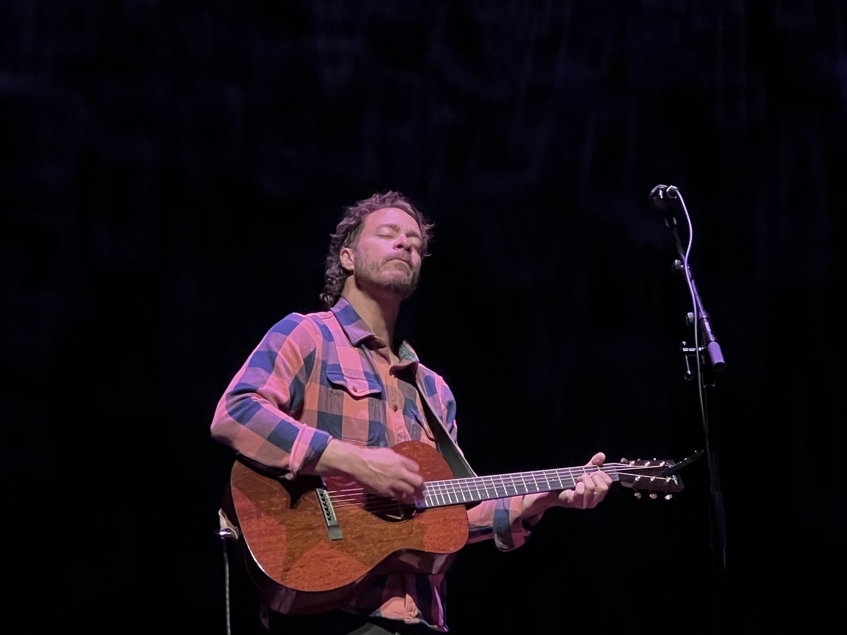Amos Lee Concert & Tour History (Updated for 2024) | Concert Archives