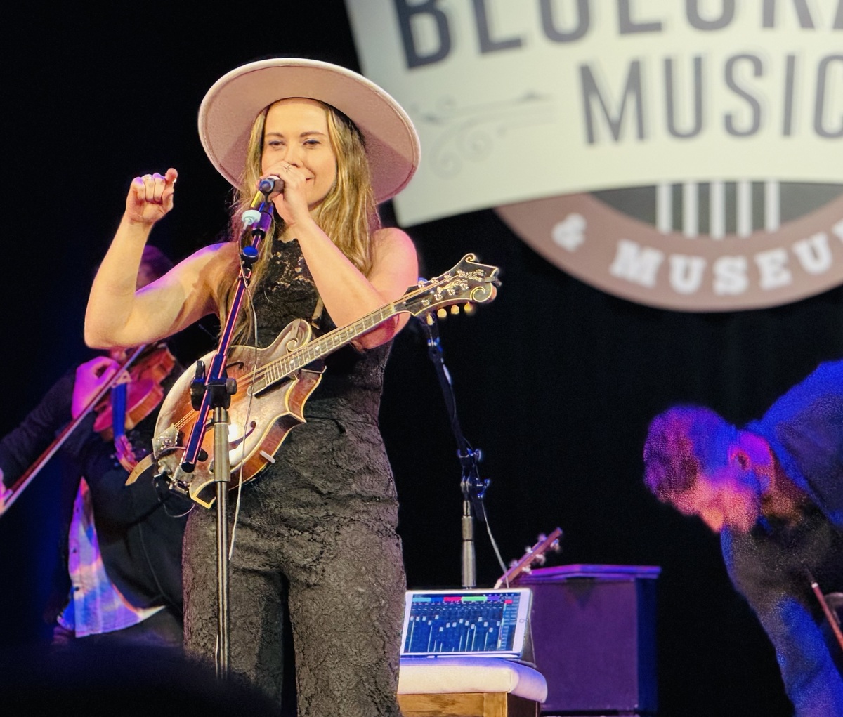 Sierra Hull Concert & Tour History (Updated for 2024) | Concert Archives