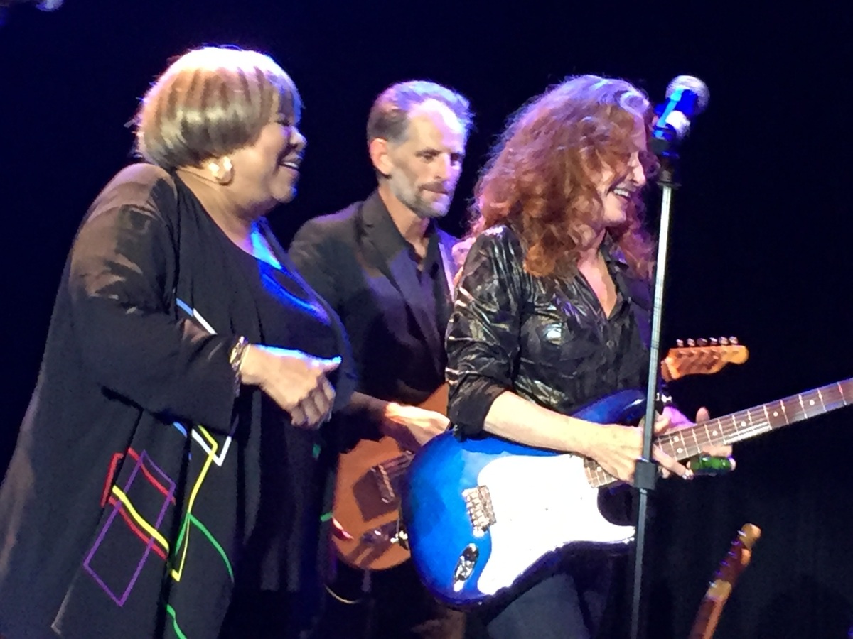 Bonnie Raitt Concert & Tour History (Updated for 2023 - 2024) | Concert ...