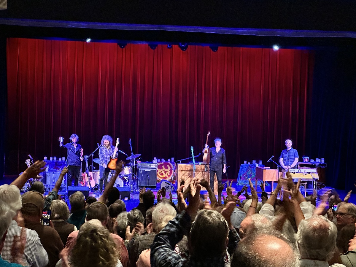 Graham Nash Concert & Tour History (Updated for 2023 - 2024) | Concert ...