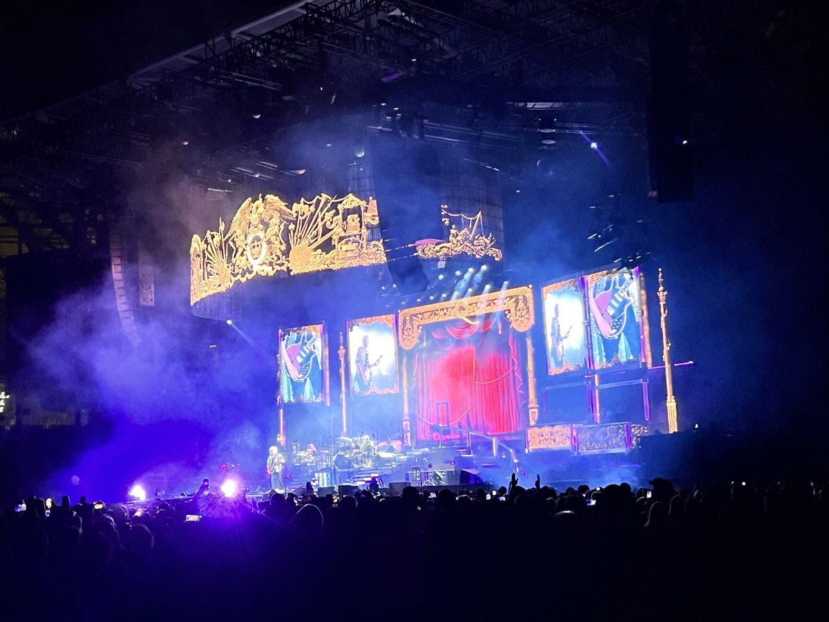 Nov 11, 2023: Queen + Adam Lambert at BMO Stadium Los Angeles ...