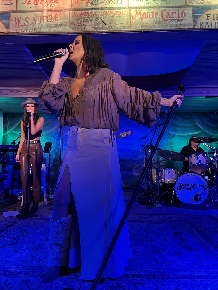 Sara Evans Concert & Tour History (Updated for 2023 - 2024) | Concert ...