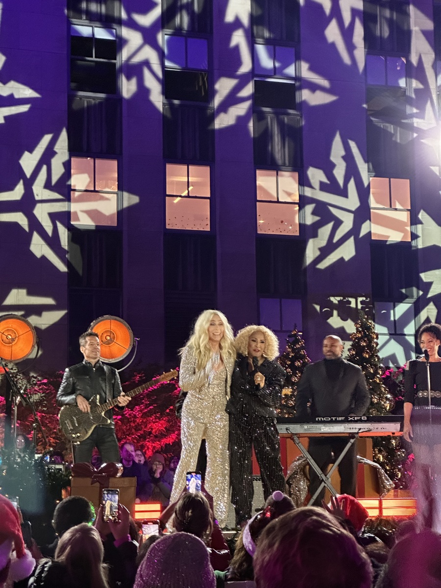 Nov 19, 2023: Cher / Chlöe / Darlene Love at Rockefeller Center New ...