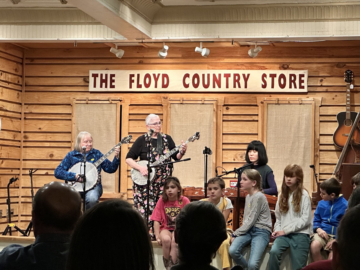 Margo MacSweeney Concert & Tour History | Concert Archives