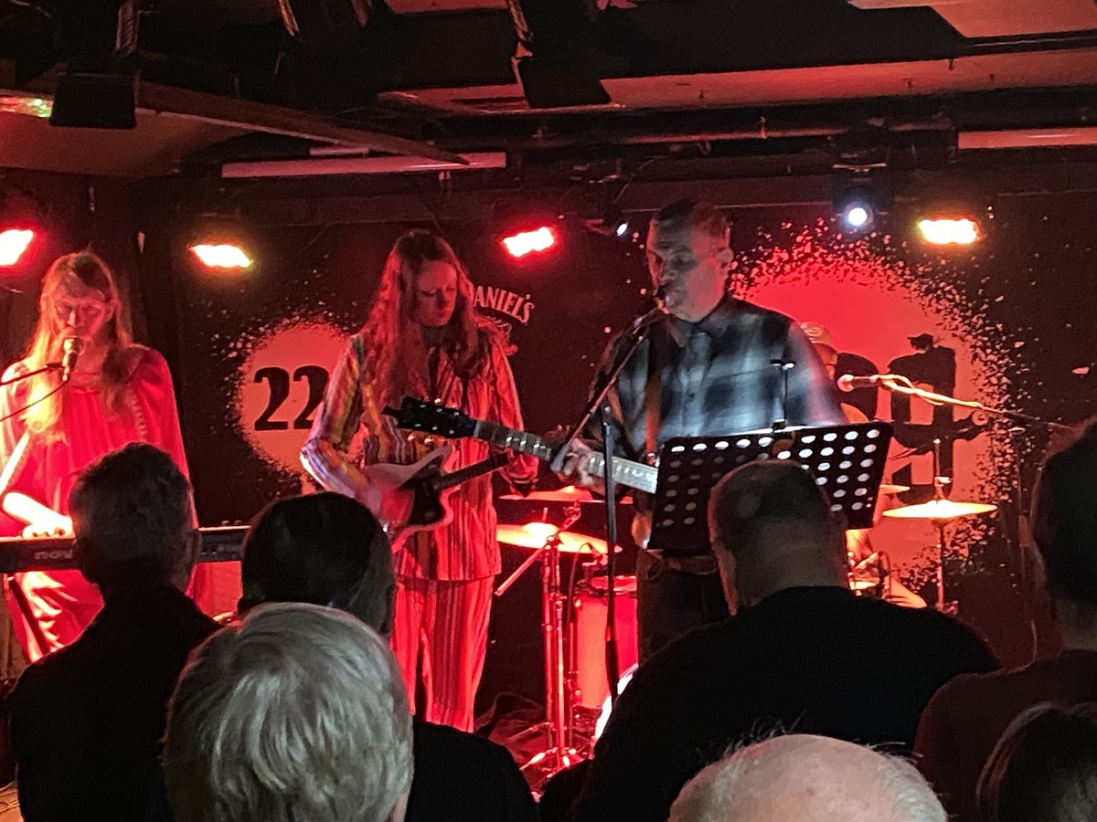 Dec 01, 2023: Blue Orchids / David Lance Callahan at Venue 2, 229 ...