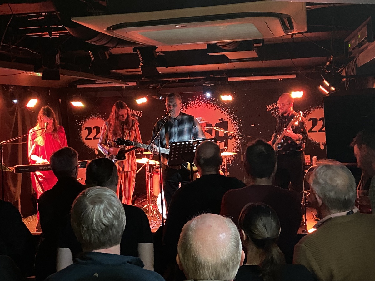 Dec 01, 2023: Blue Orchids / David Lance Callahan at Venue 2, 229 ...