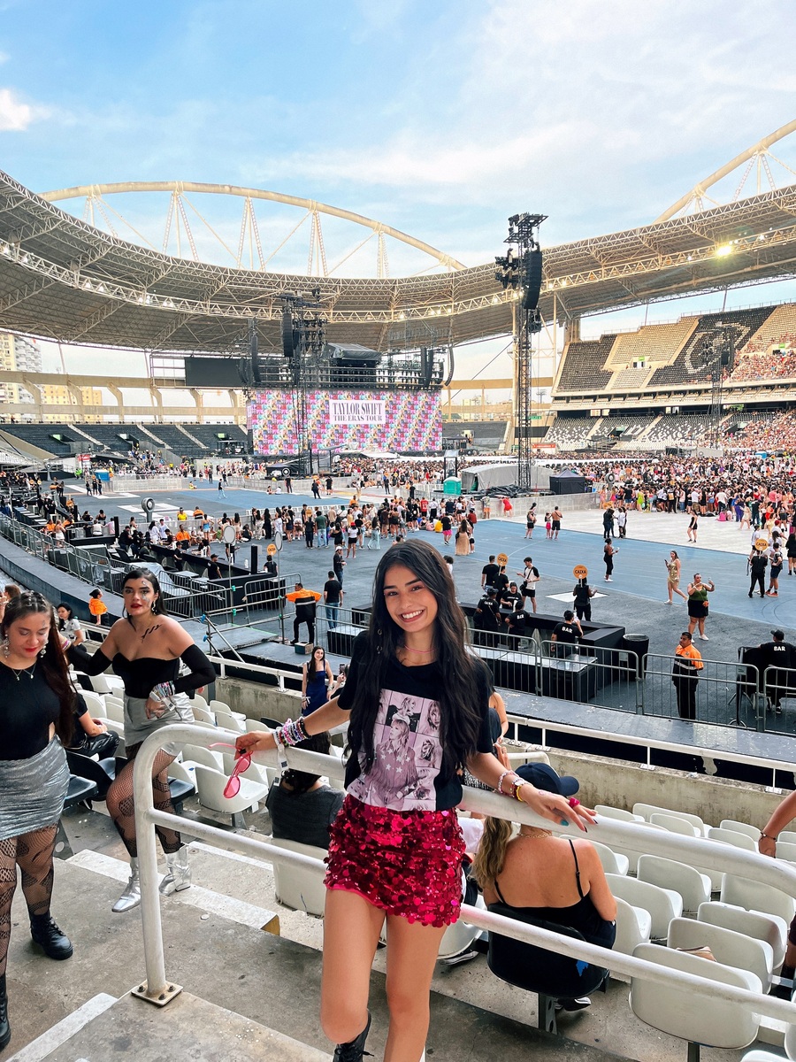 Nov 17, 2023: Taylor Swift / Sabrina Carpenter at Estádio Olímpico ...