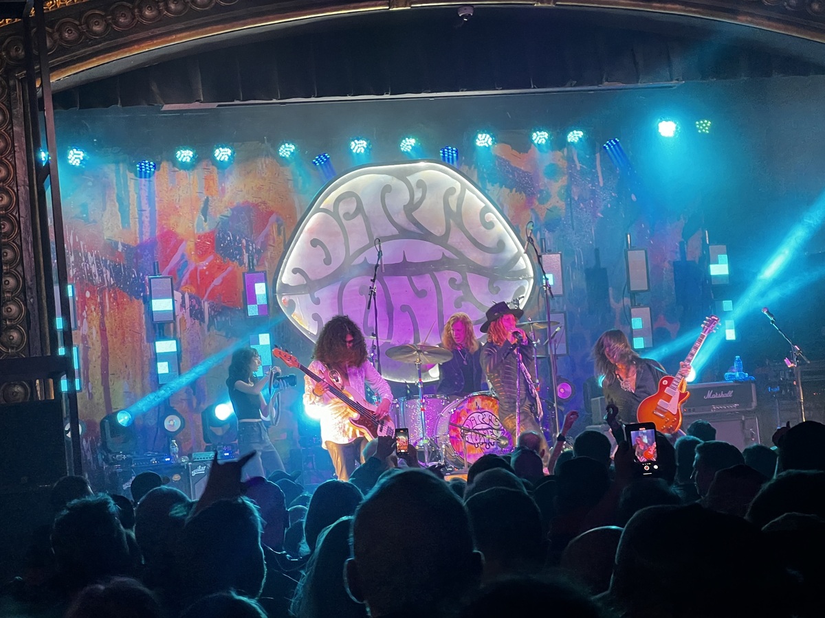 Dec 08, 2023: Dirty Honey/ Austin Meade at The Fillmore Detroit Detroit ...