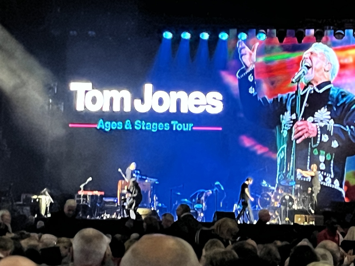 Tom Jones Concert & Tour History (Updated for 2024) | Concert Archives
