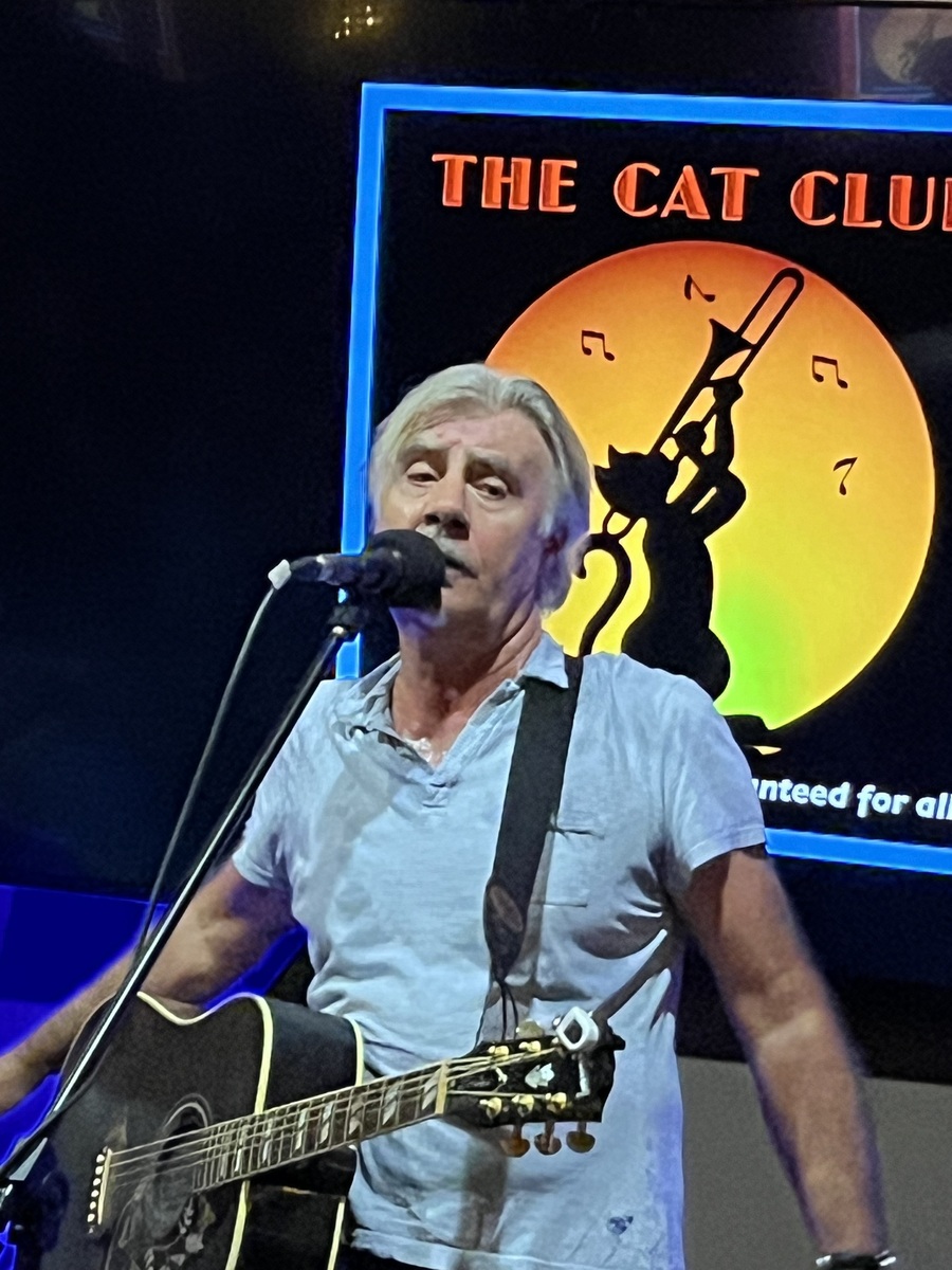 Dec 03, 2023: Glen Matlock at Robin Hood Inn Pontefract, England ...