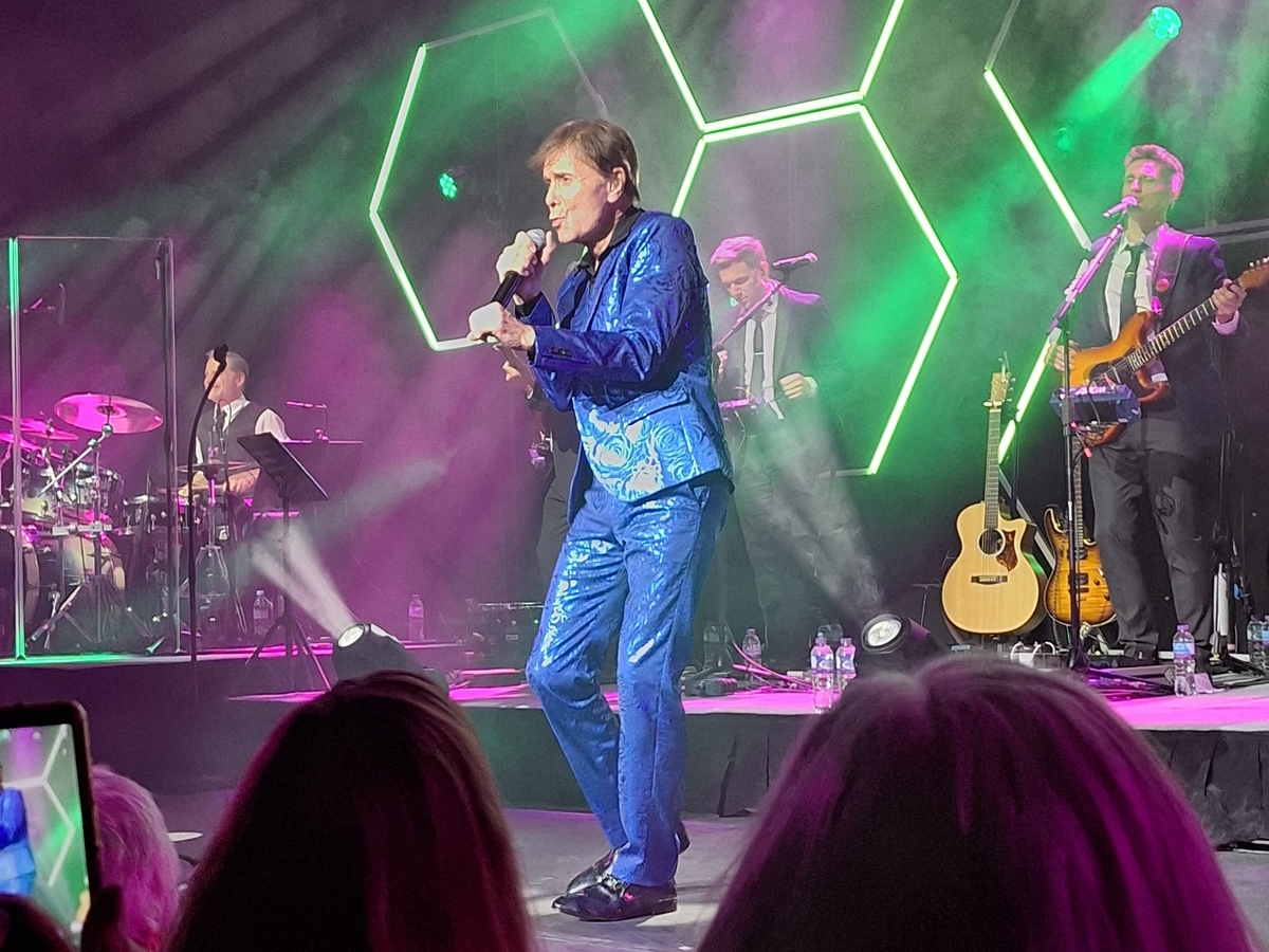 Cliff Richard Concert & Tour History (Updated for 2024 - 2025 ...