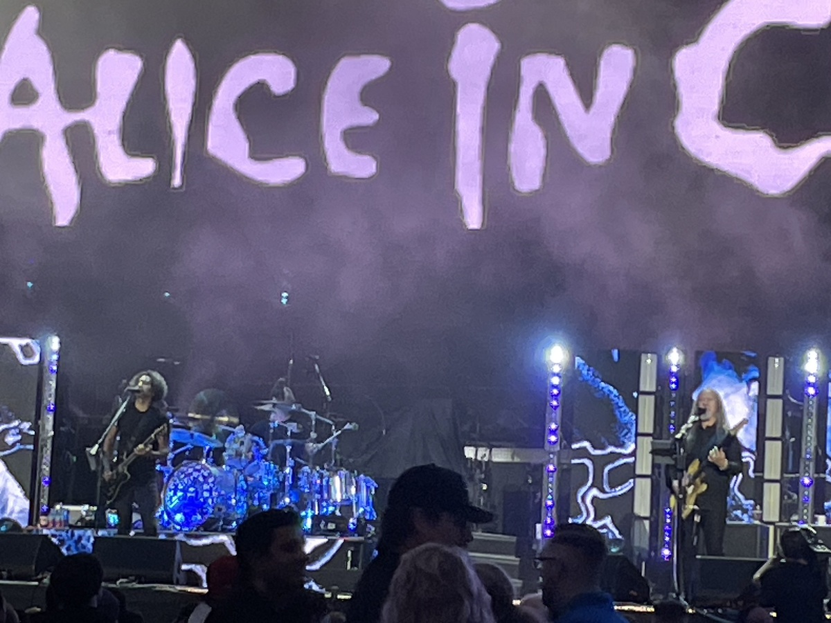 Oct 16, 2023: Guns N' Roses / Alice In Chains at BC Place Vancouver ...