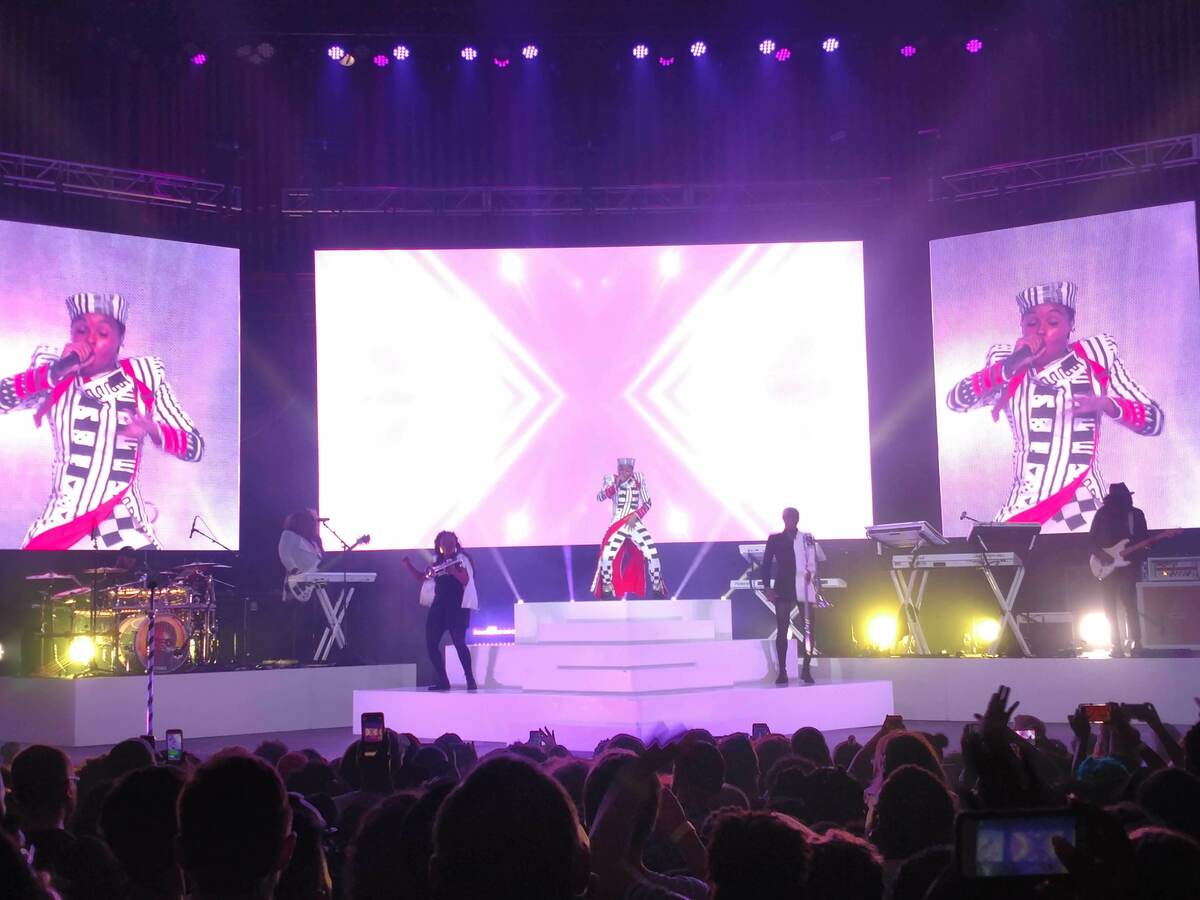 St. Beauty Concert Photos | Concert Archives