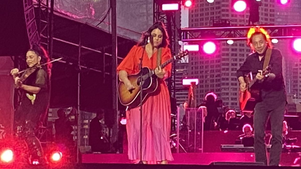 Loren Ryan Concert & Tour History | Concert Archives