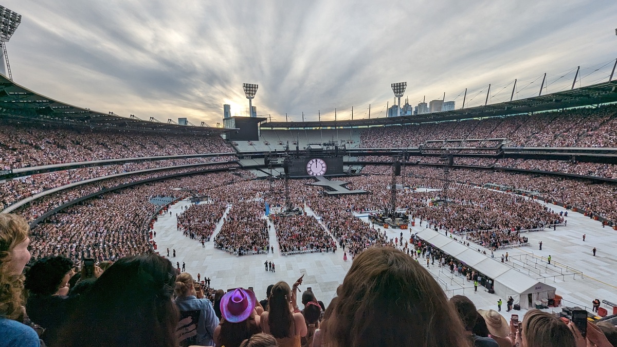 Feb 17, 2024: Taylor Swift / Sabrina Carpenter at Melbourne Cricket ...