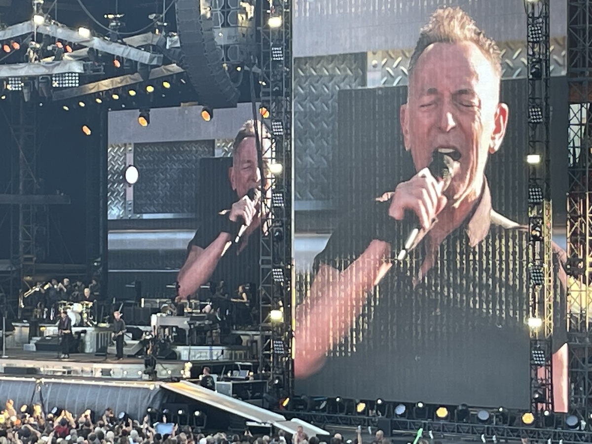 Bruce Springsteen Concert & Tour History (Updated for 2024) | Concert ...