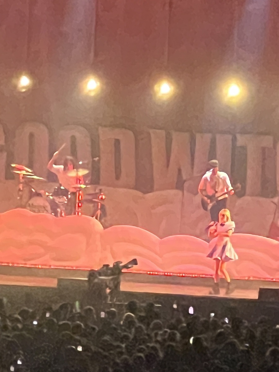 Nov 03, 2023: Maisie Peters / Gretta Ray / Ed Sheeran / Cate / Rachel ...