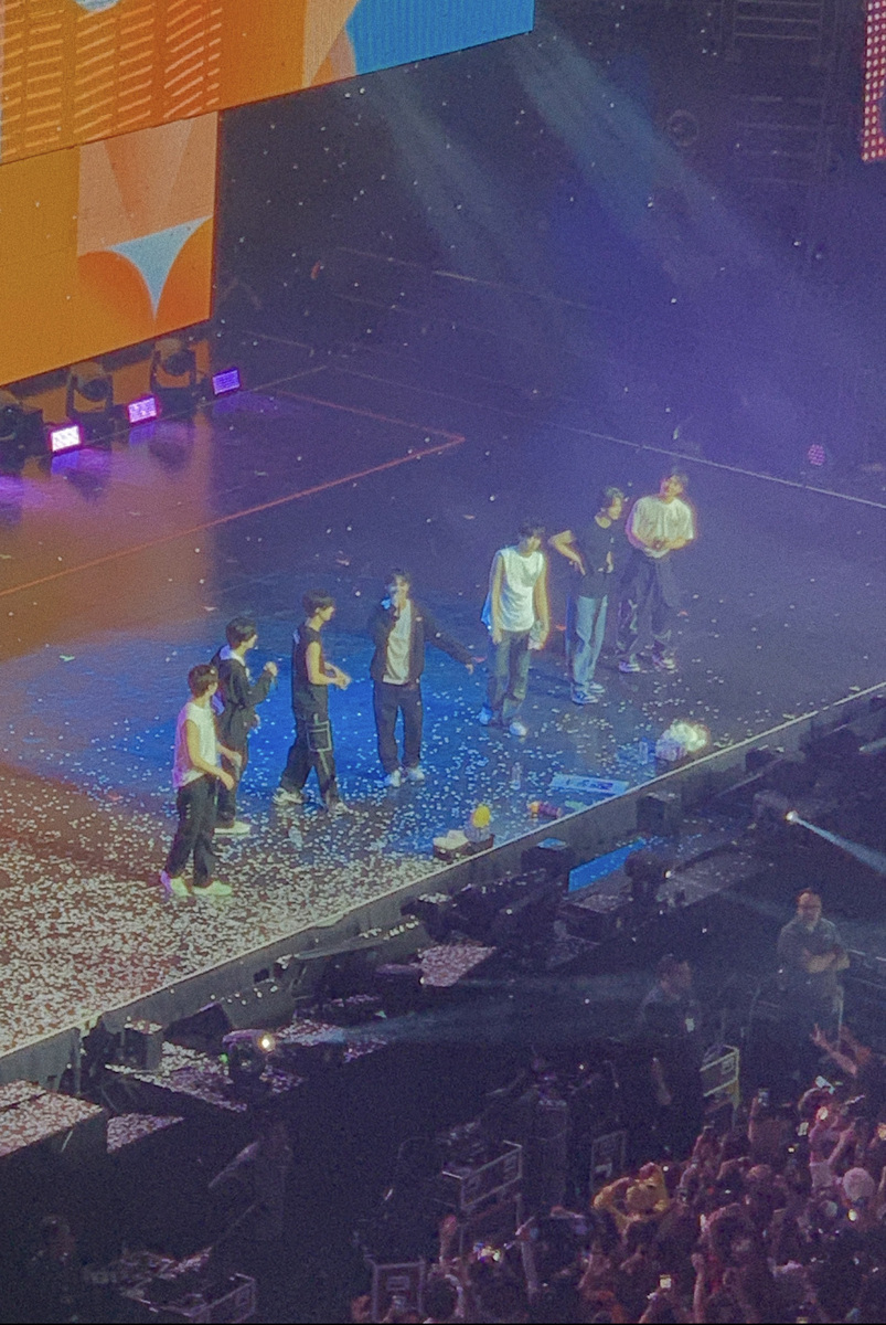 Oct 02, 2022: ENHYPEN at Honda Center Anaheim, California, United ...