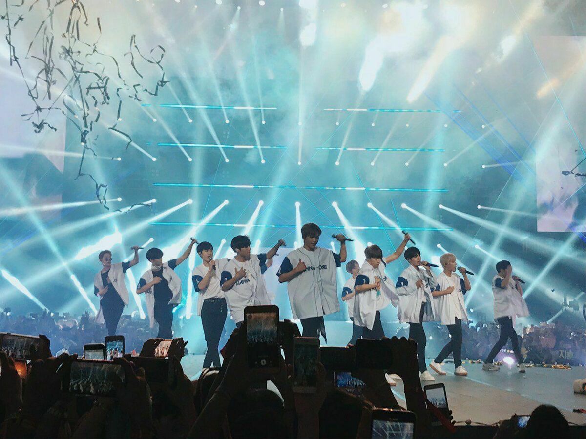 Sep 01, 2018: WANNA ONE: One the World in Manila at SM Mall of Asia ...