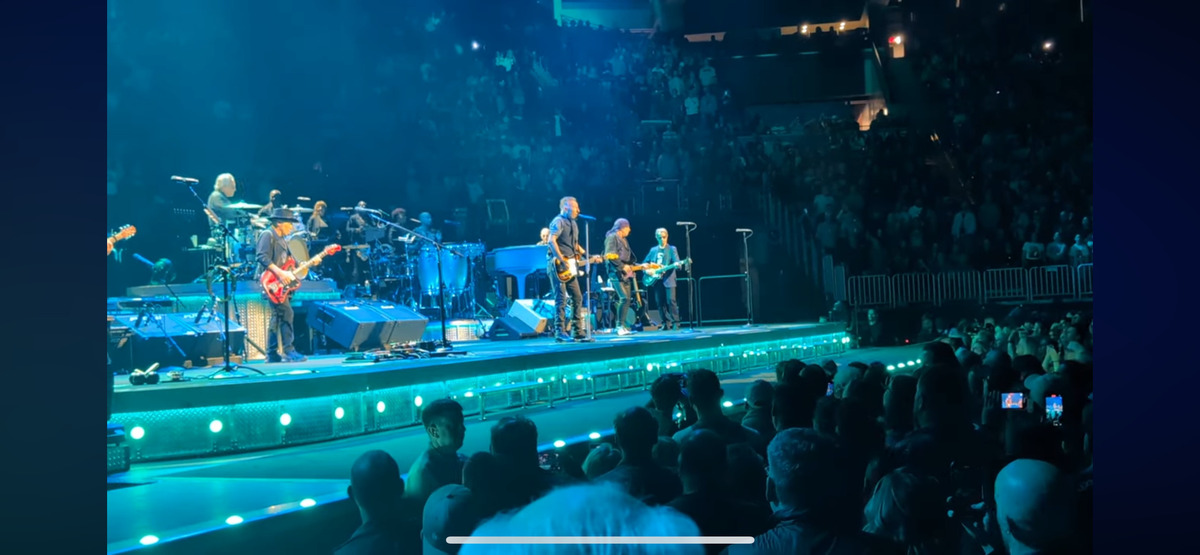 Bruce Springsteen Concert & Tour History (Updated for 2024) | Concert ...