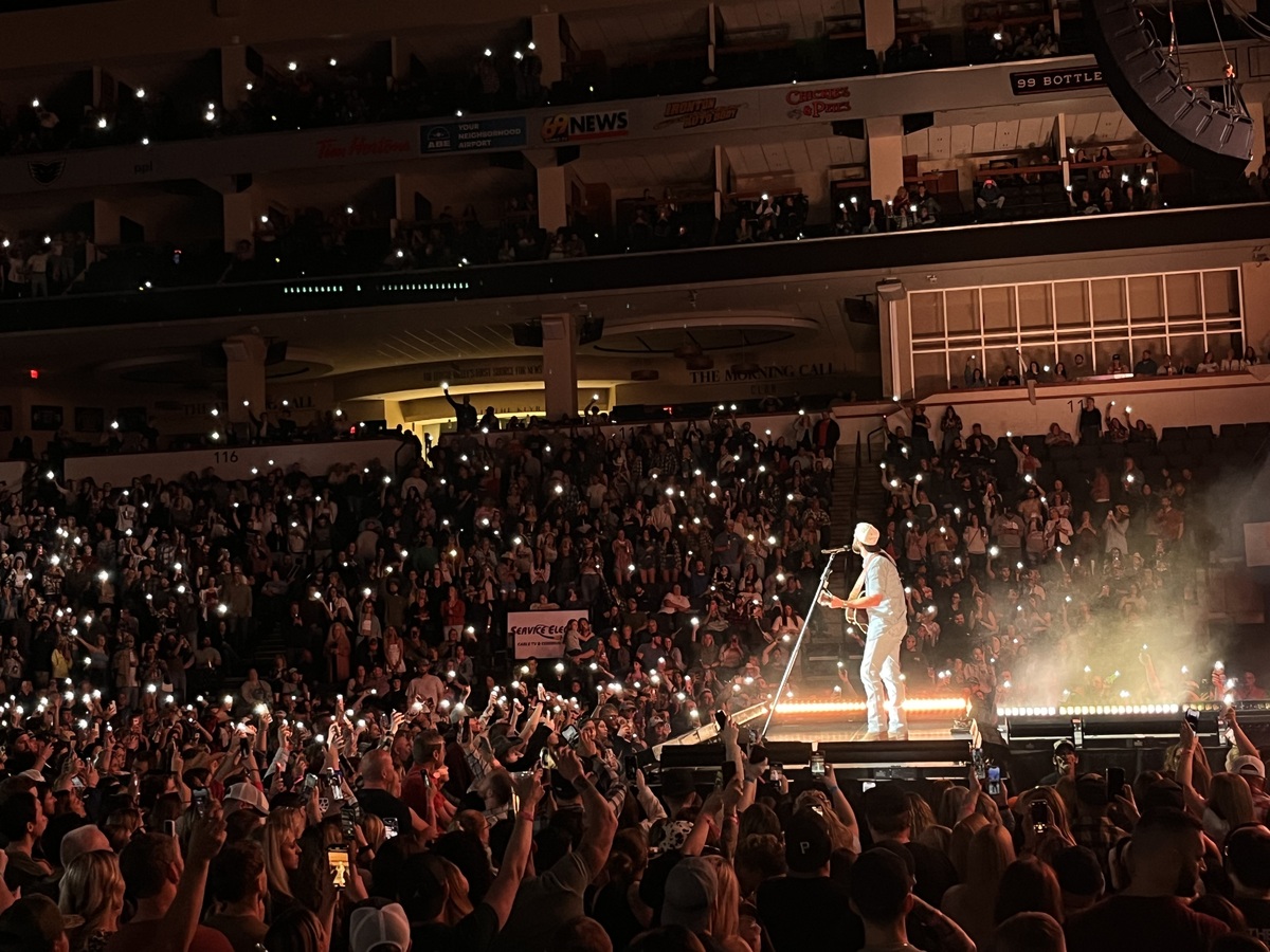 Mitchell Tenpenny Concert & Tour History (Updated for 2024) | Concert ...