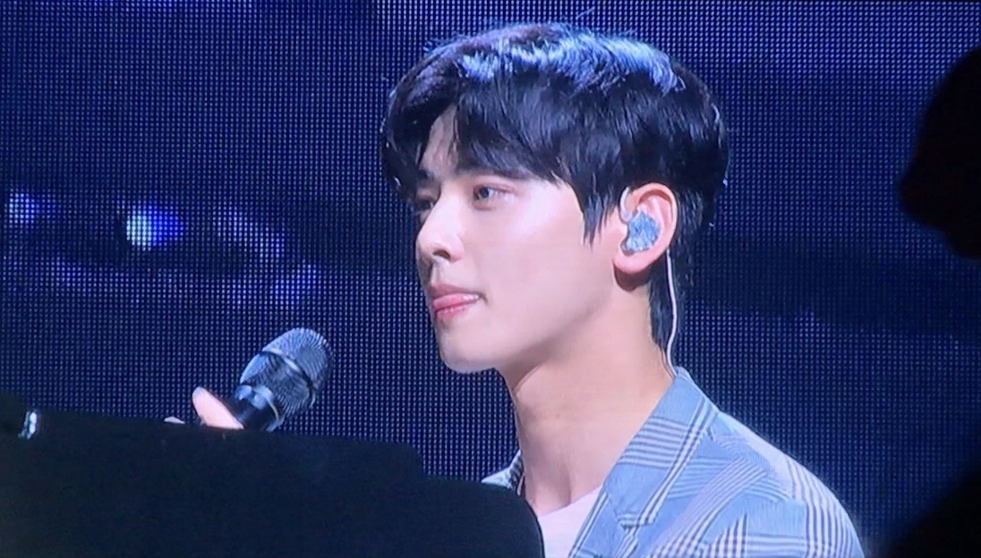 Oct 26, 2019: ASTRO Cha Eun Woo at Kia Theatre Cubao, Quezon City ...