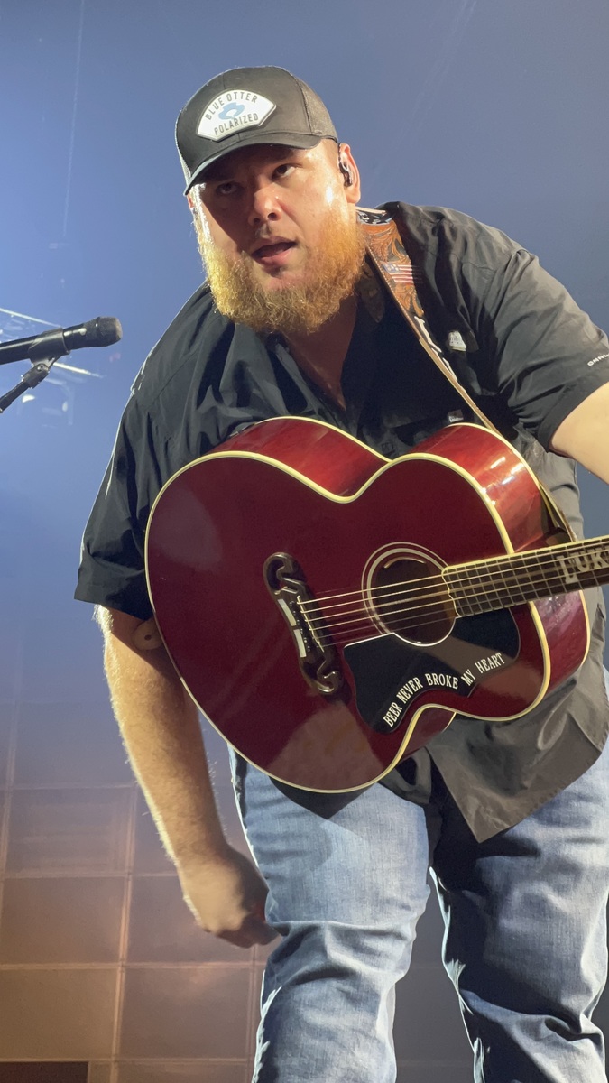 Luke Combs Concert & Tour History (Updated for 2024) | Concert Archives