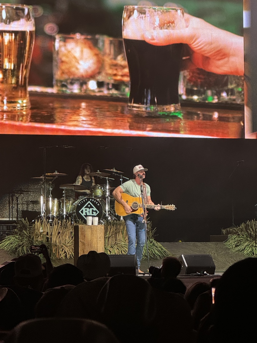 Riley Green Concert Photos | Concert Archives