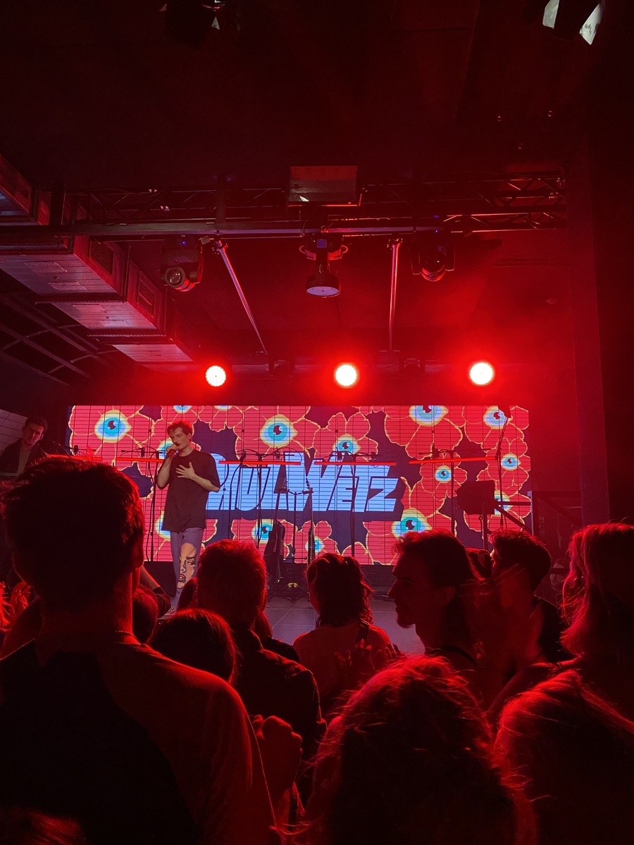 Jan 26, 2024: Paul Wetz / Waiting For Smith at Bahnhof Pauli Hamburg ...