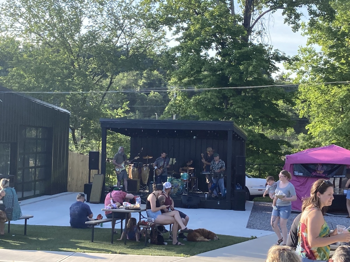 Jun 08, 2024: Jerry Rigged at The Back Alley at Creekside Knoxville ...