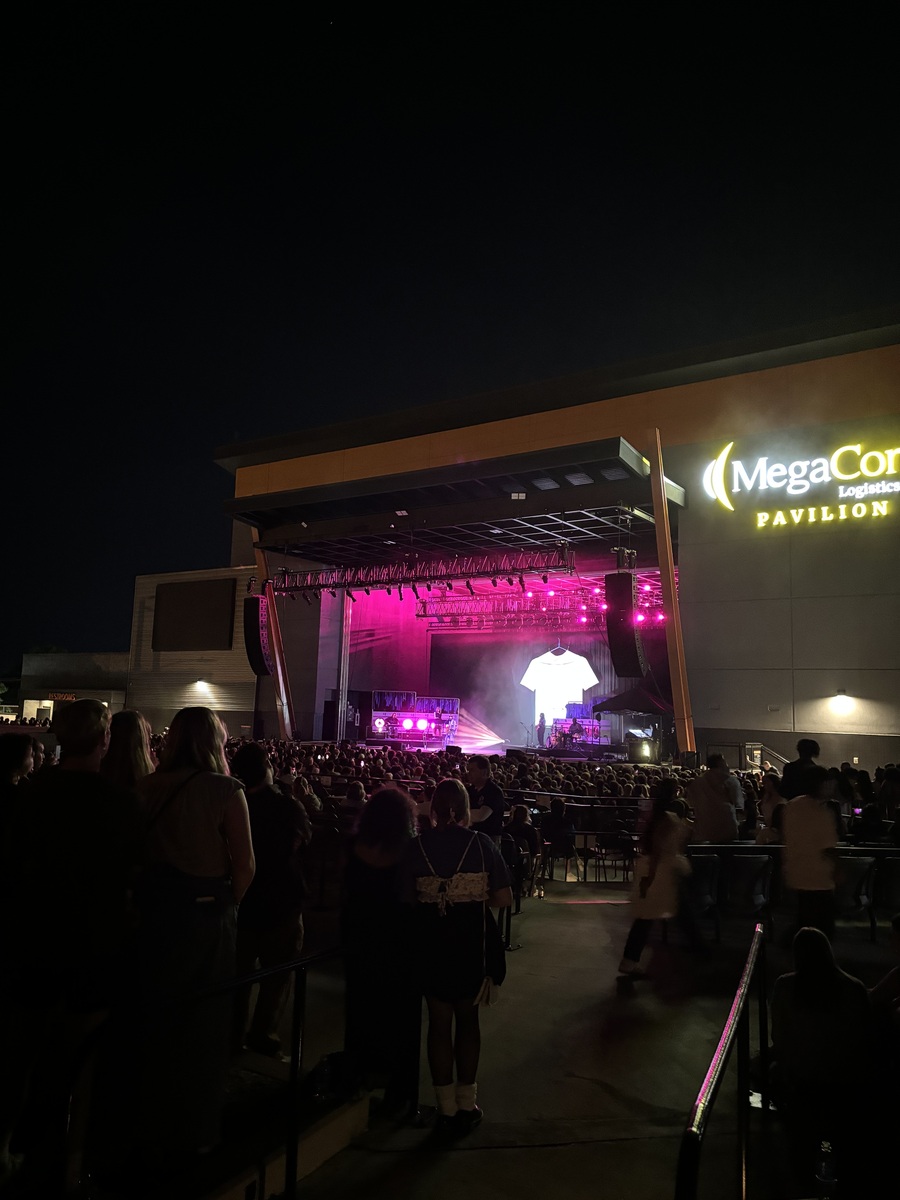 Jun 11, 2024: Faye Webster / Benét at MegaCorp Pavillion Newport ...