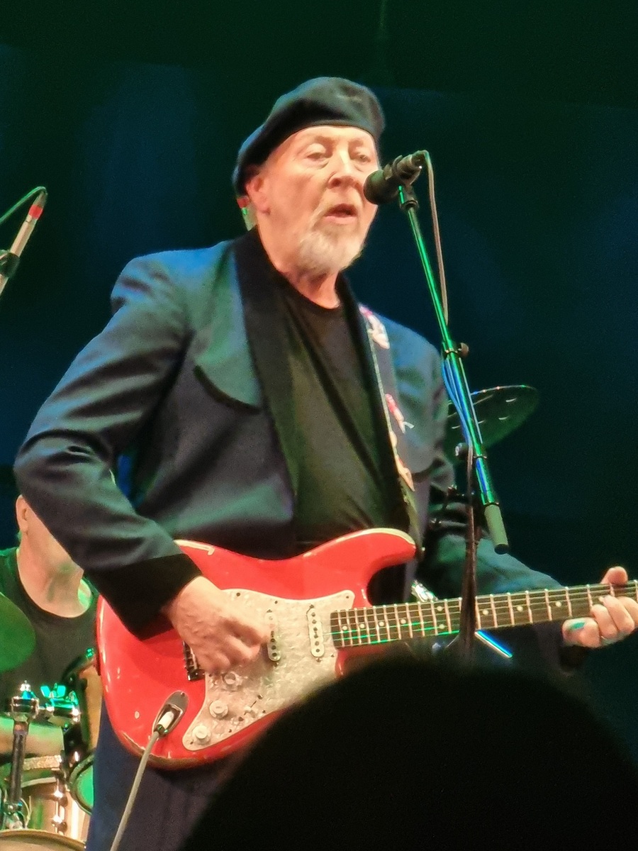 Richard Thompson Concert & Tour History (Updated for 2024) | Concert ...