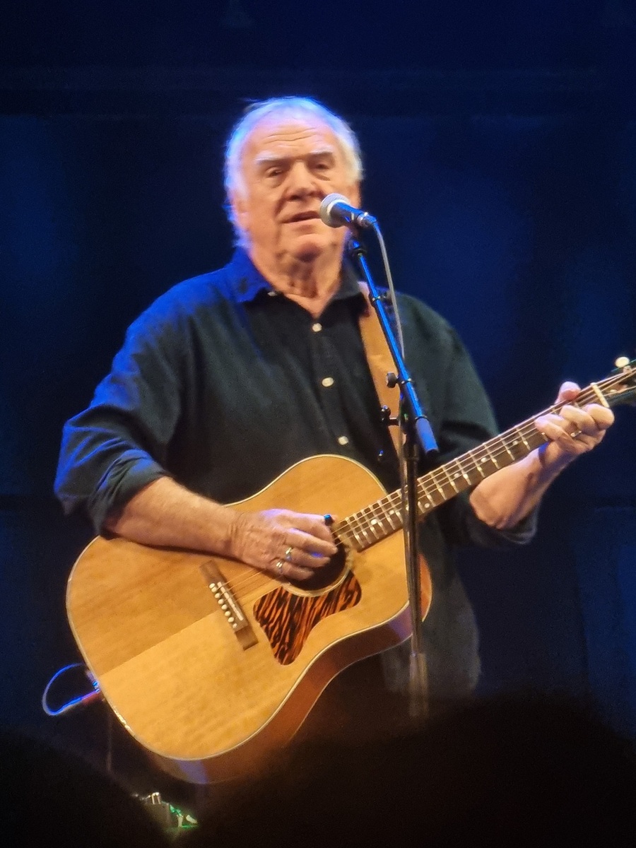 Richard Thompson Concert & Tour History (Updated for 2024) | Concert ...