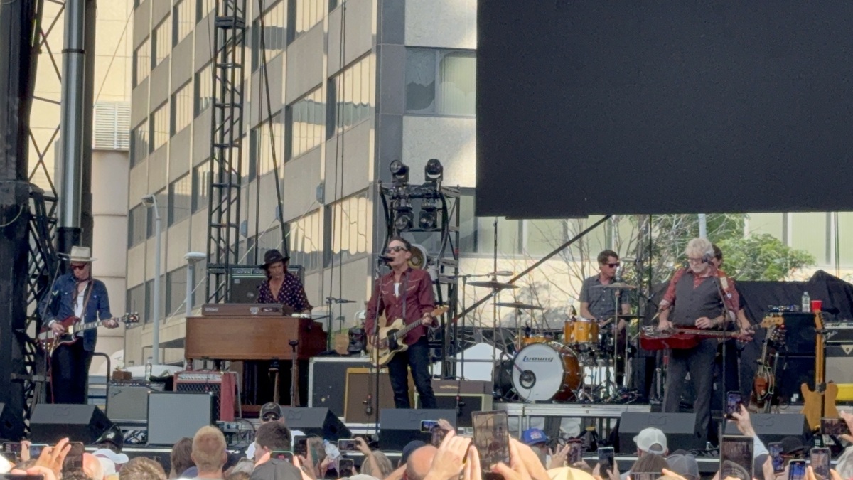 Jul 06, 2024: Martina McBride / The Wallflowers at Nicollet Mall ...