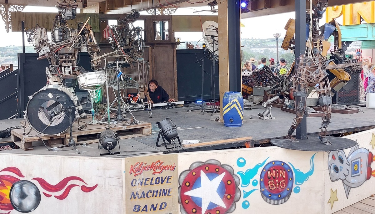 Sue Veneers Concert & Tour History (Updated for 2024) | Concert Archives