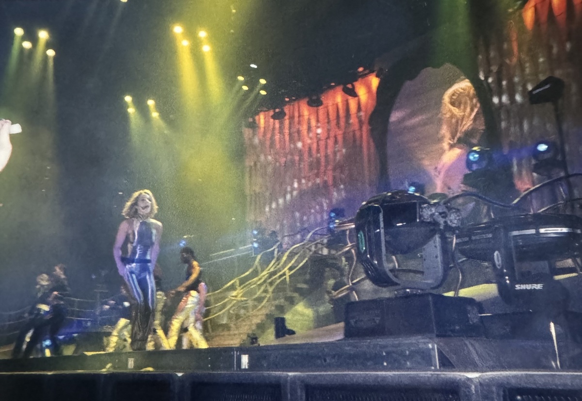 Britney Spears's 2000 Concert & Tour History | Concert Archives