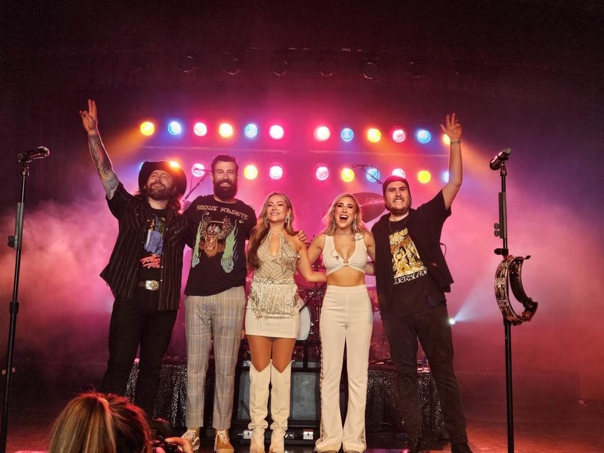 Anna Vaus Concert & Tour History (Updated for 2024) | Concert Archives
