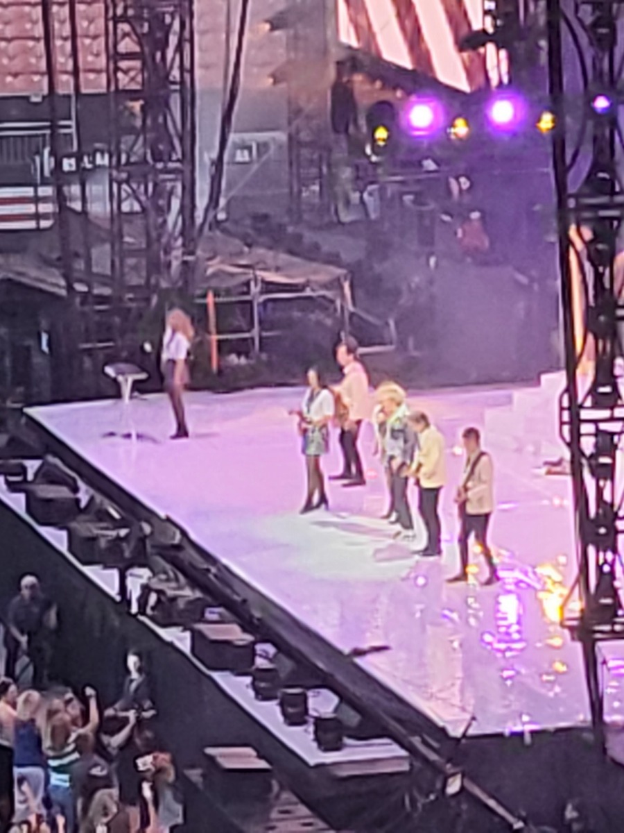 Rod Stewart Concert Photos | Concert Archives