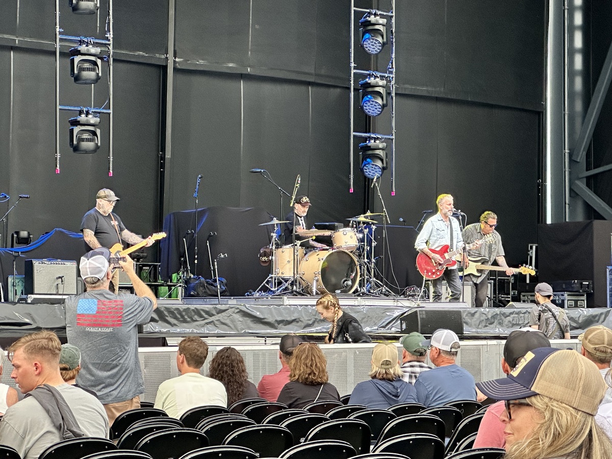 Concert History of Live Oak Bank Pavilion at Riverfront Park Wilmington, North Carolina, United ...