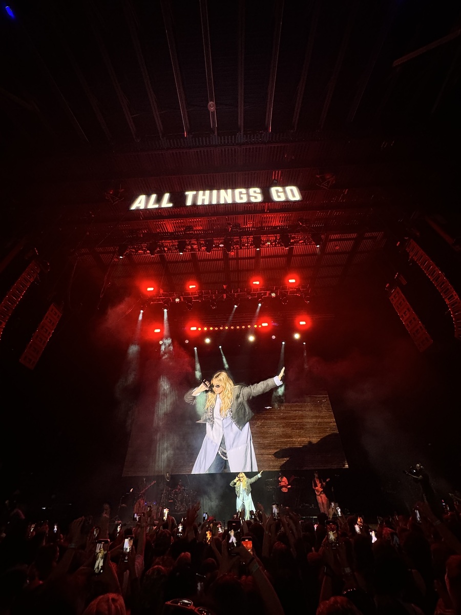 Laufey Concert Photos | Concert Archives