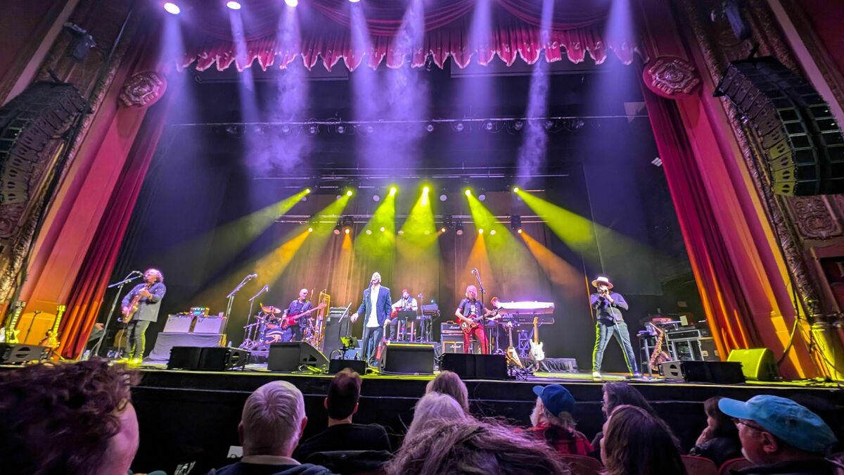 Concert History of The Riverside Theater Milwaukee, Wisconsin, United ...