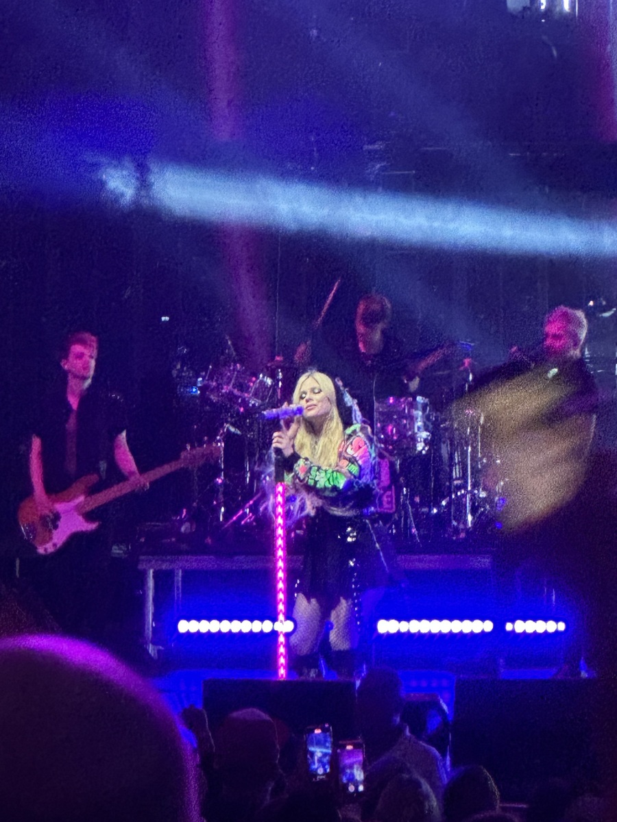 Aug 24, 2024: Avril Lavigne / Simple Plan / girlfriends at Xfinity ...
