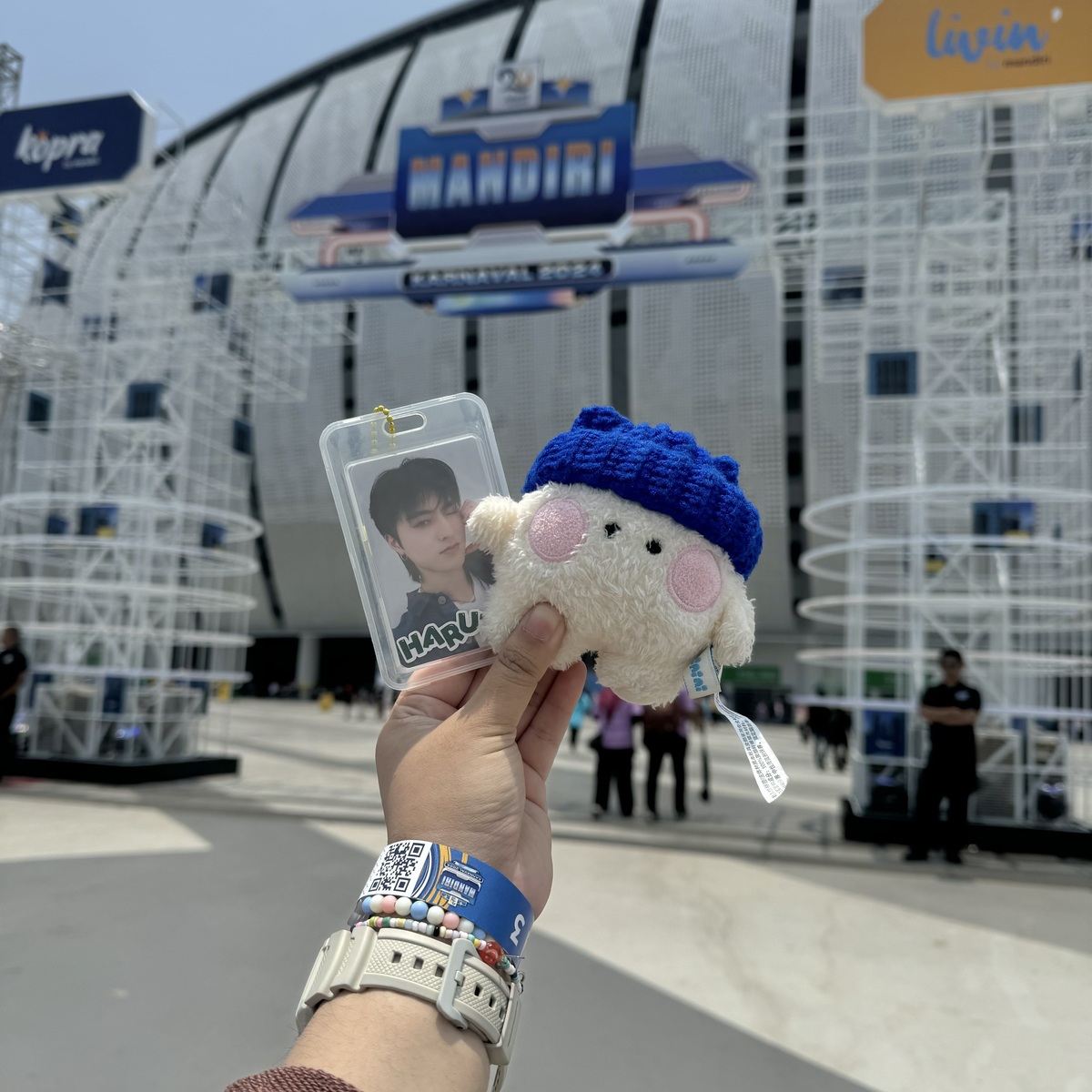 Hivi Concert & Tour History | Concert Archives