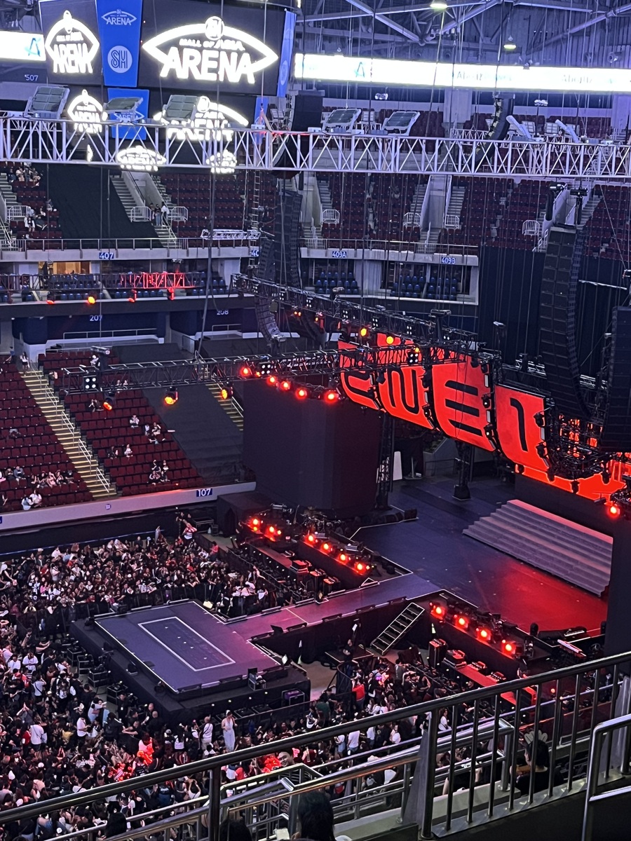 Nov 16, 2024: 2NE1 at SM Mall of Asia Arena Pasay, National Capital ...