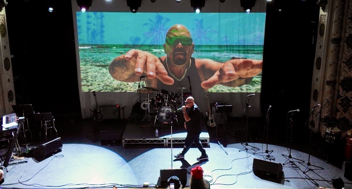 Byron Stingily Concert Photos | Concert Archives